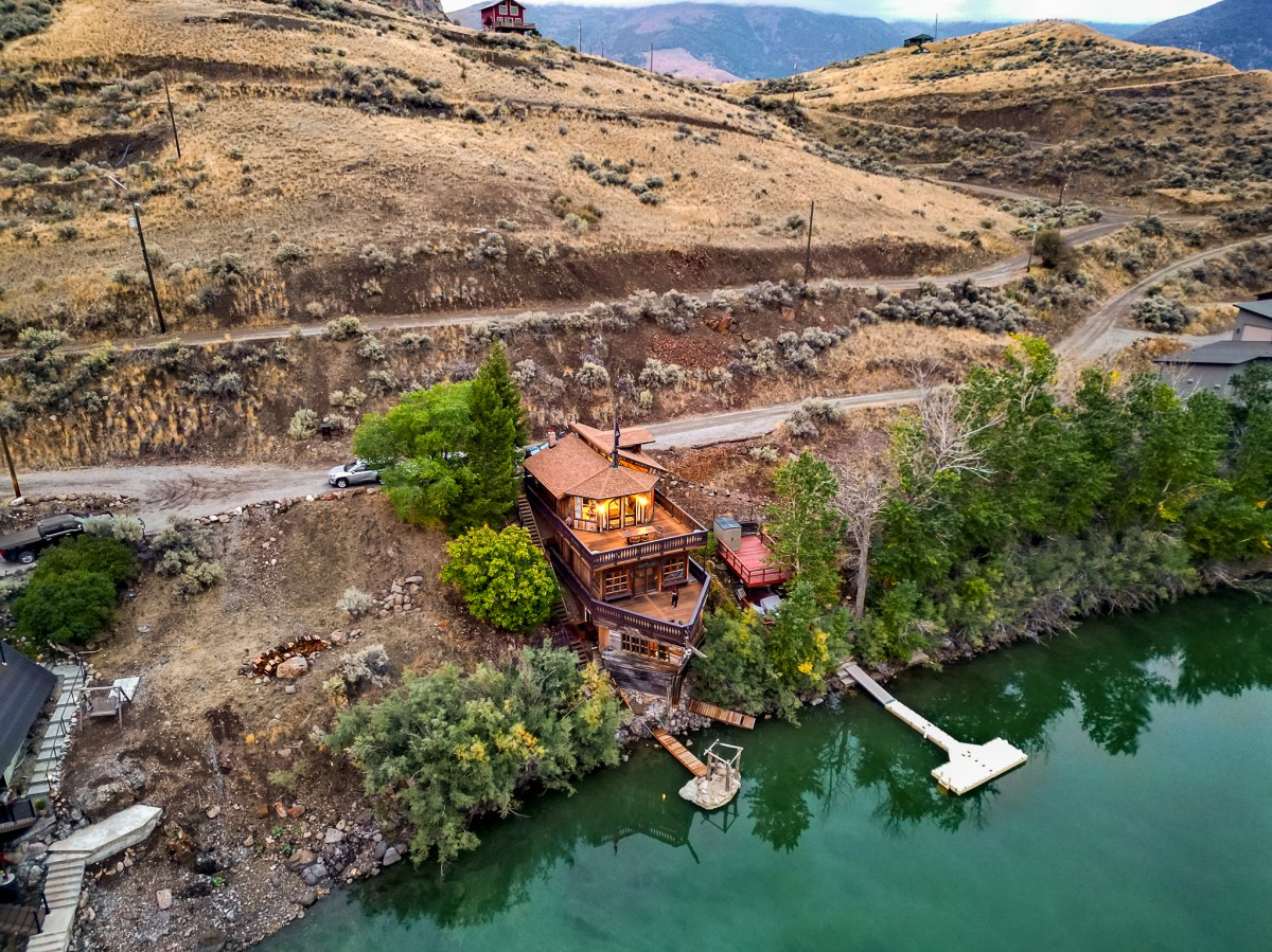 Shipwreck House in Idaho – A Review of The coolest airbnb themed like a ...